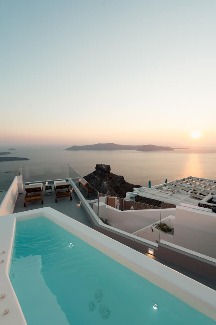 Rooftop Views & Private Htd Pool  2br Villa - Oia