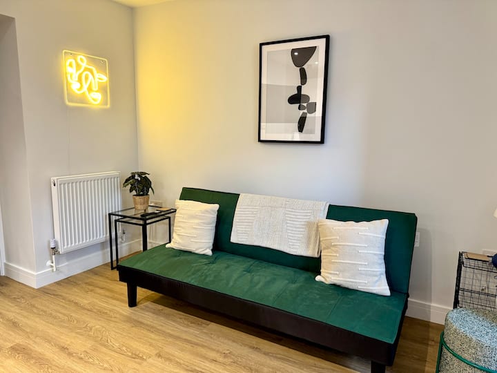 Stylish Apartment, Great Location - Parking - Cardiff