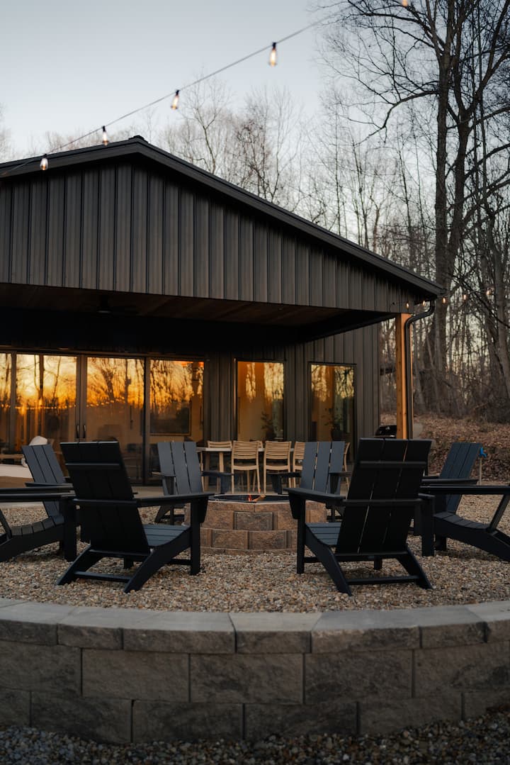 The Stable | Hottub, Sauna + Game Room (Sleeps 10) - Hocking Hills State Park, OH