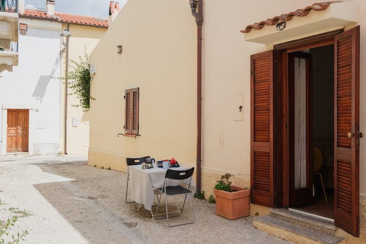 Casa Romantica Nel Centro Storico Di Olbia - Olbia