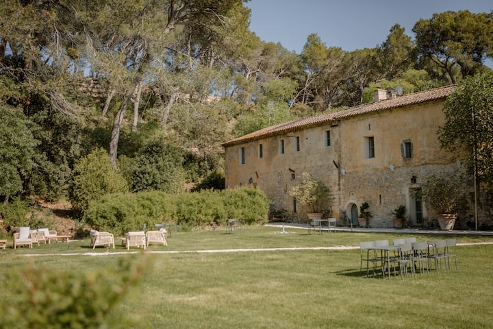 Le Mas Des Prêcheurs, Un Mas Provençal D'exception - Beaucaire