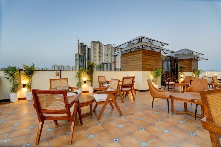 Dwellr Luxury Guest House (16 Rooms With Rooftop) - Gurgaon