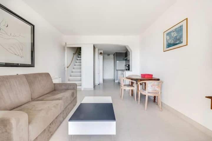 Appartement De 44 M² Avec Balcon à Saint-raphaël - Agay