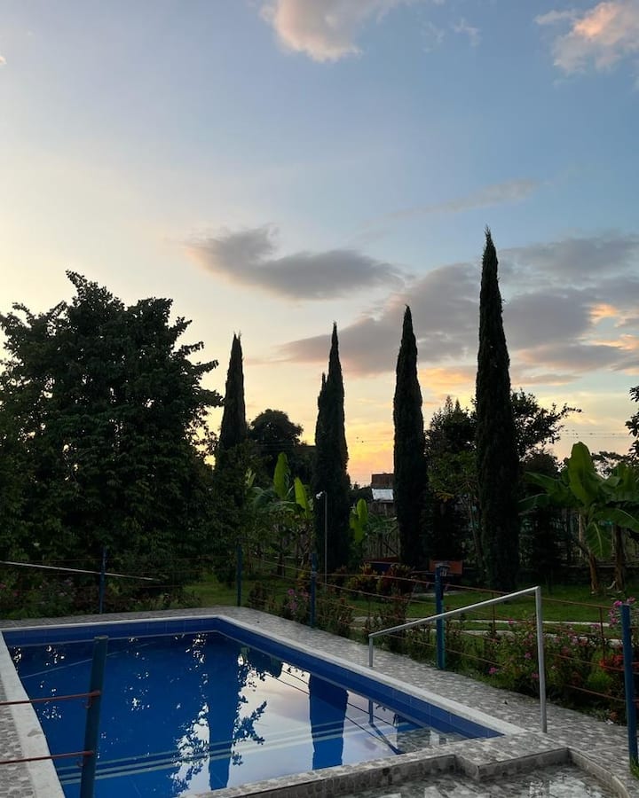 Suite Familiar Para 11 Personas Con Sala Y Balcón - Ginebra