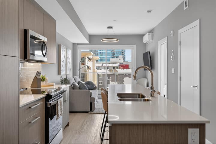 Luxury 2 Bedroom | Min To Stampede | Ug Prk | Ac - Calgary