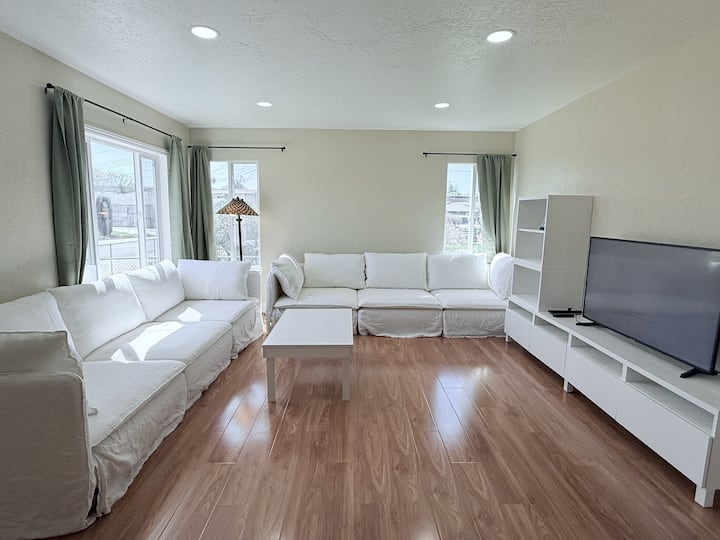 Modern 3br Home W Kitchen Near Downtown Hayward - Hayward, CA