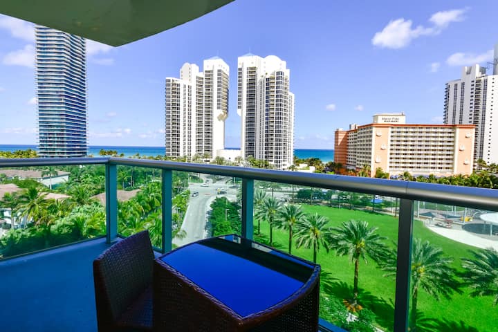 Perfect Spot By The Ocean W Pool/spa/tennis Court - Sunny Isles Beach, FL