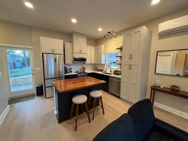 Brand New Studio Apt, 5 Mins From City Center - Charlotte, NC