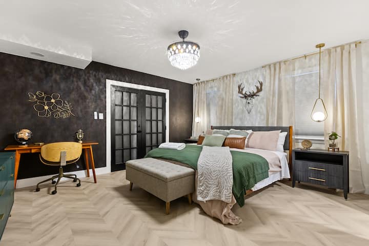 Sophisticated Downtown Escape - Near Bars & Dining - Orlando, FL