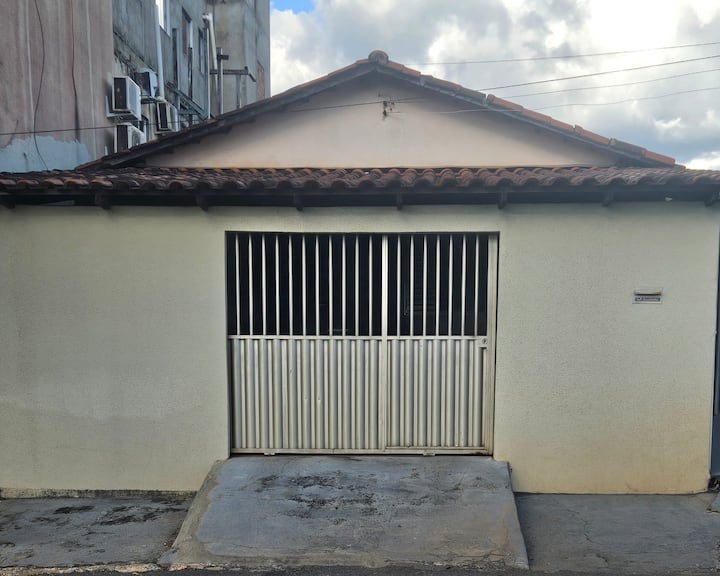 Familiar, Perto Do Centro, Farmácia, Supermercado - Trindade