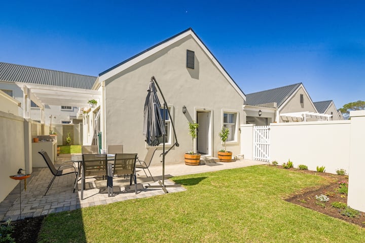 Winelands Wanderlust -3 Bed 2 Bath House In Estate - Stellenbosch