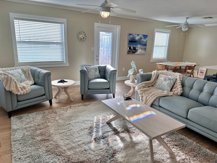 Completely Renovated! 5 Minute Walk To The Beach! - マナソータ・キー, FL