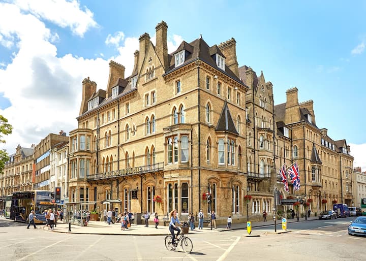 Universal House - Oxford