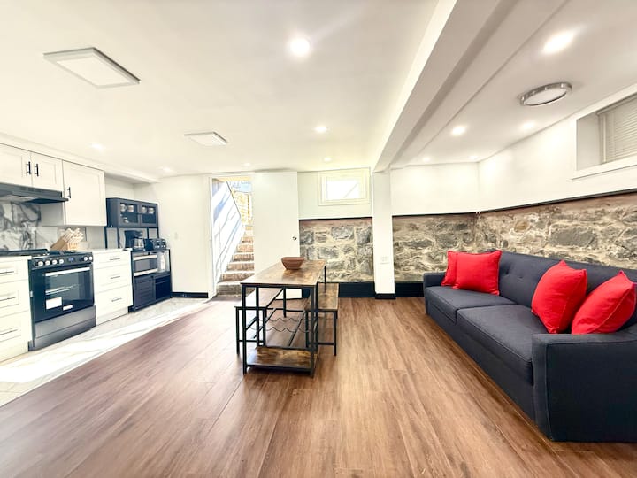 The Bedrock Den - Union City, NJ