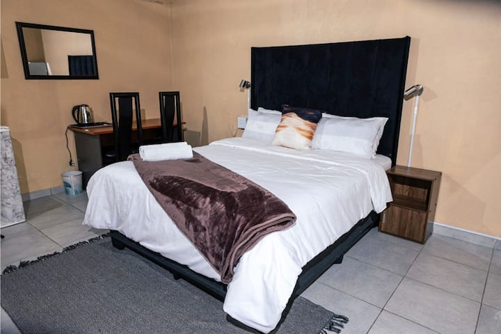 166 Klipspringer Guest House - Katlehong