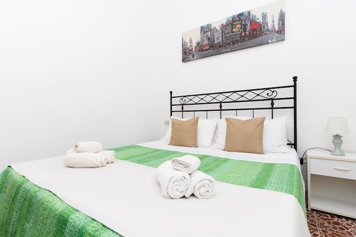 Two Floors House With Balcony And Good Position - Ólbia