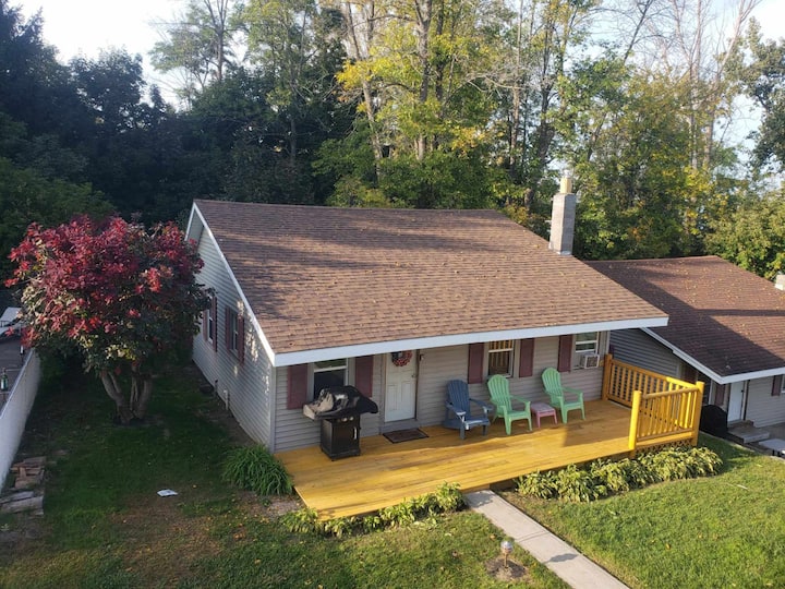 Lynn's Cottage At Heron Ledge - Plattsburgh, NY