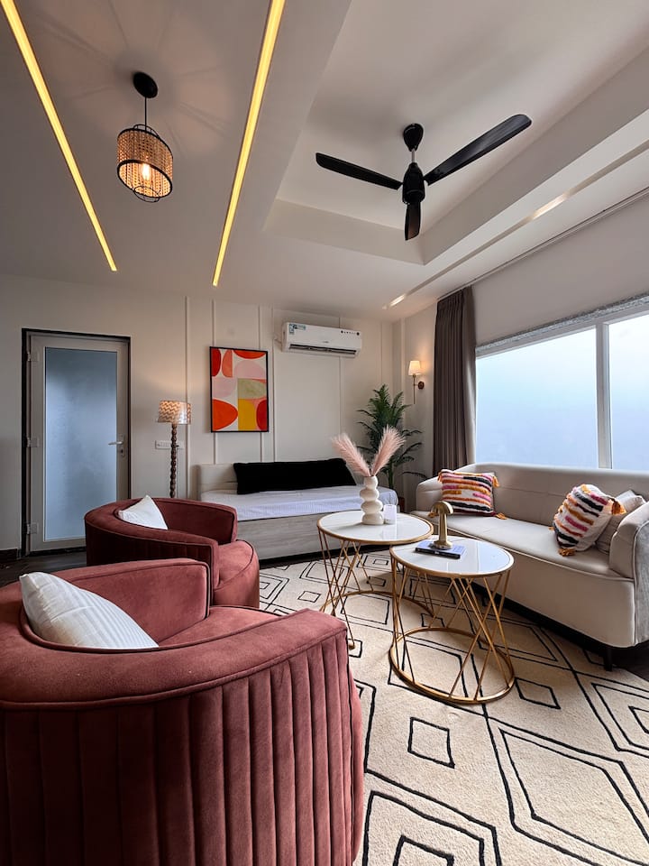 The Quirky Nest | Private Jacuzzi 1bhk - Sky Patio - Gurugram