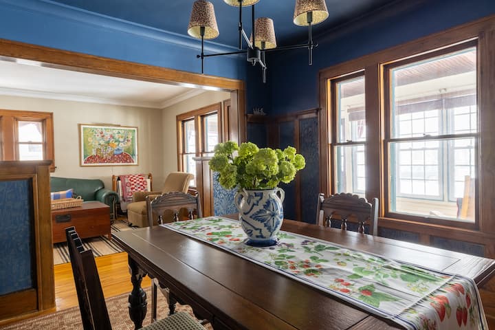 Urban Cottage | Charm In The "City Of Nature" - Minneapolis−Saint Paul Airport (MSP)