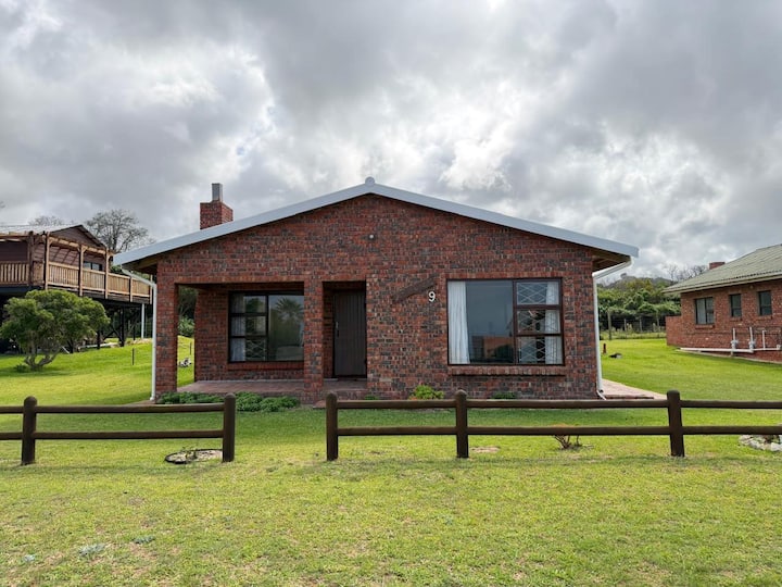 Relaxed Seaside Home In Oyster Bay - Oyster Bay