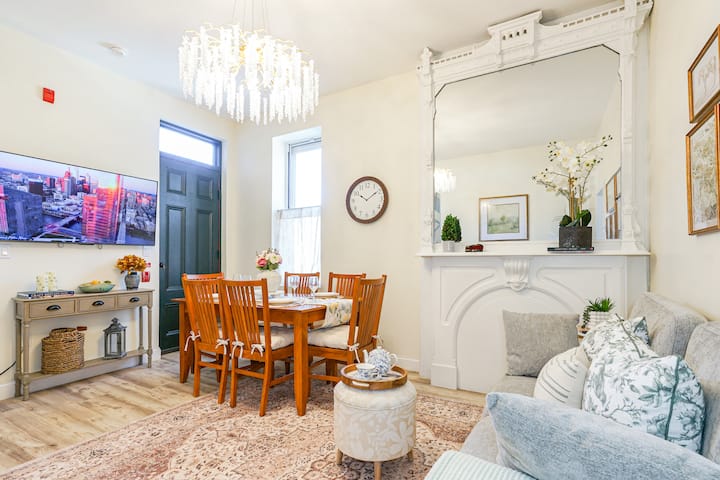 Parisian 3br Stay | Near Penn, Drexel & Dining - Philadelphia, PA