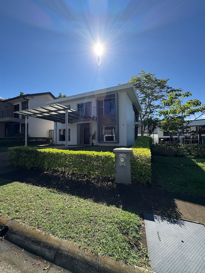 Tropical Getaway Beauty - San José