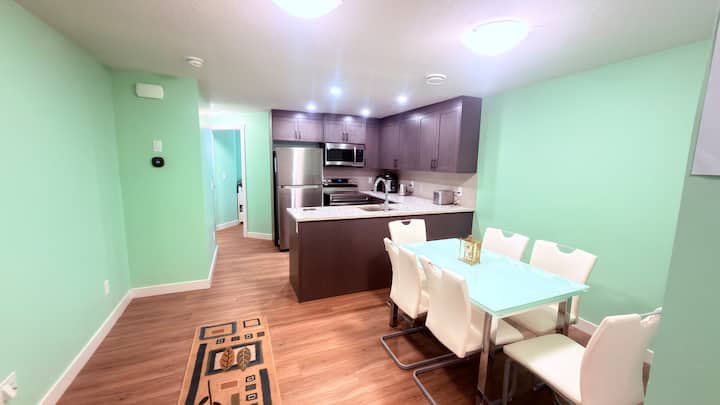 Emerald Calm Retreat | King + Queen | Yyc - Calgary