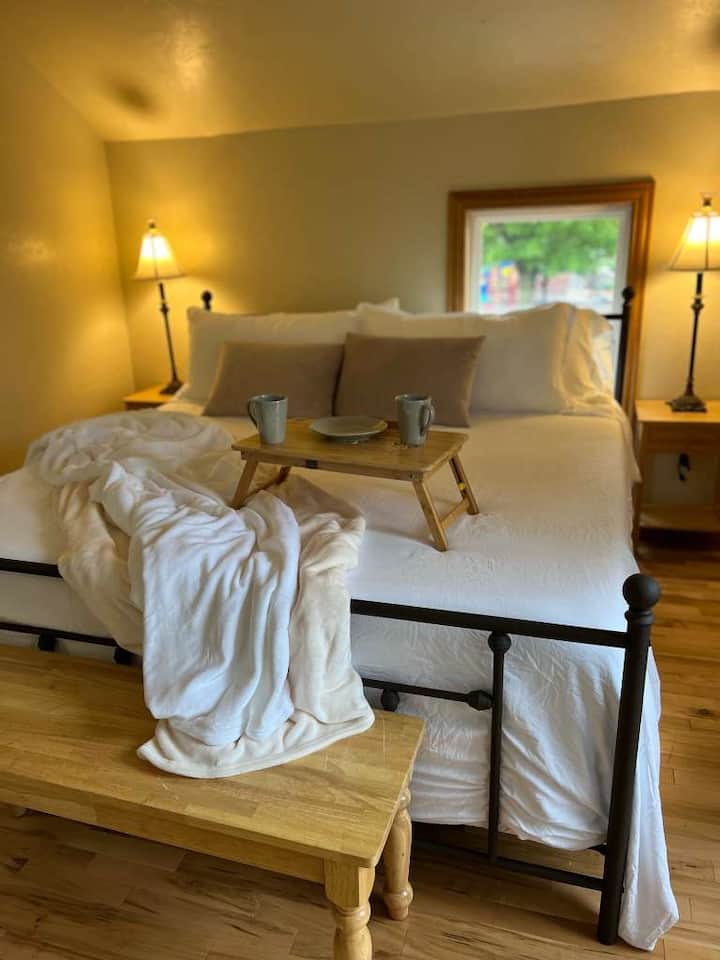 Brewers House: Whole House For Wedding Party - Gresham, WI