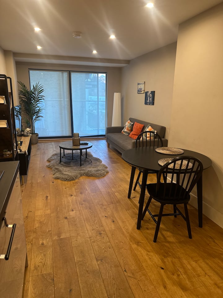 Sleek Chelsea 2br – Walk To Shops & Cafés - Fulham
