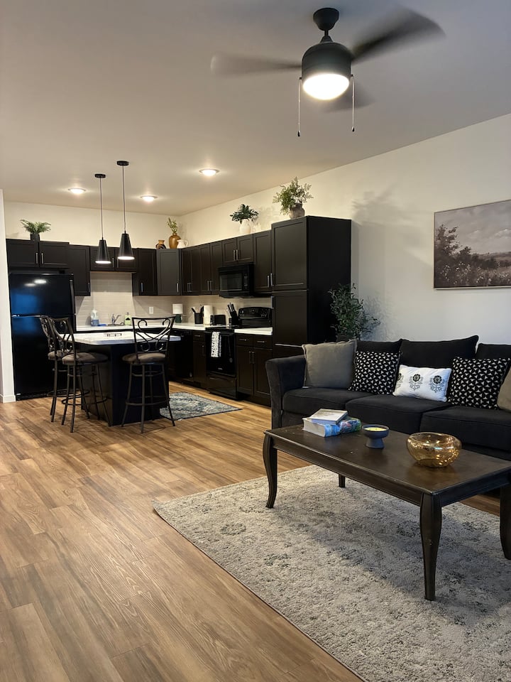Event Room, Golf Sim, Pool, Gym + Sleeps 7 - Sioux Falls, SD