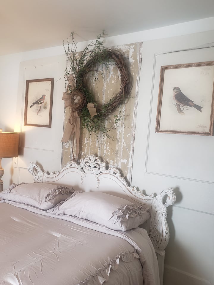 The Nest~ Breakfast, Pets, Hospitality & Comfort - Illinois