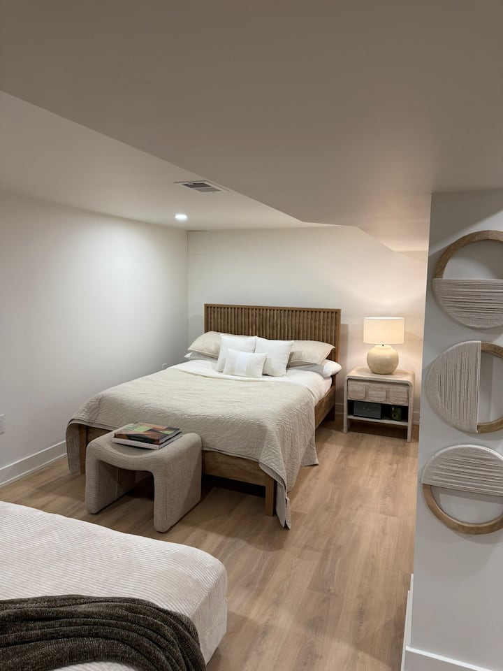 Cozy & Modern Private Studio | St. Clair West - Toronto