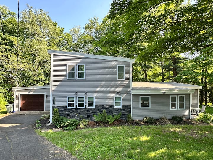 Luxury Modern Hideaway - Beseck Lake, CT