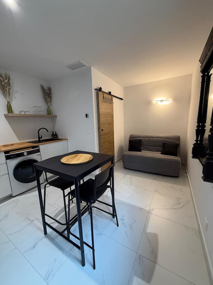 Studio Indépendant Avec Extérieur Et Parking - Rognac