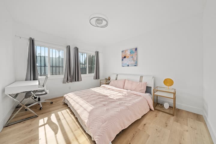 好莱坞宽敞一房一厅｜超大客厅+用餐区｜豪华浴缸｜King床+步入衣帽间 - Los Angeles, CA