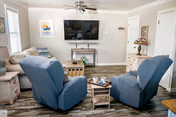 Office Apartment - 2 Bedroom 1 Bath - Grand Isle, LA