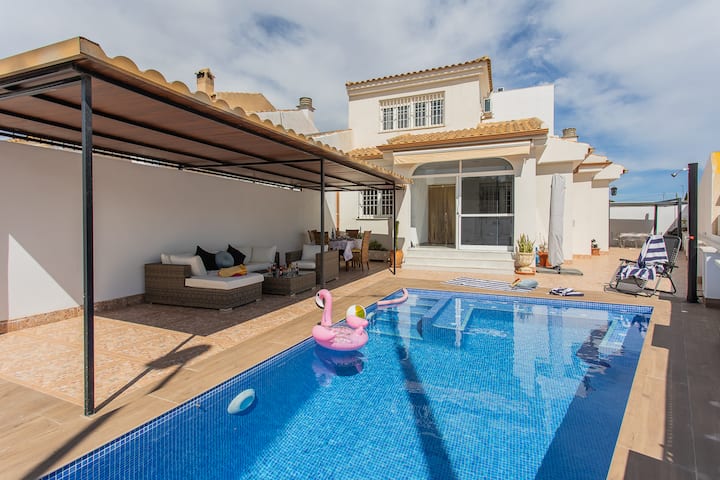 Villa Alroga Mit Pool, Jacuzzi & Bbq Hhh - España