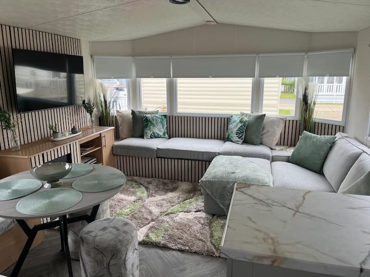 Sea Retreat,
Relax & Enjoy - Hayling Island