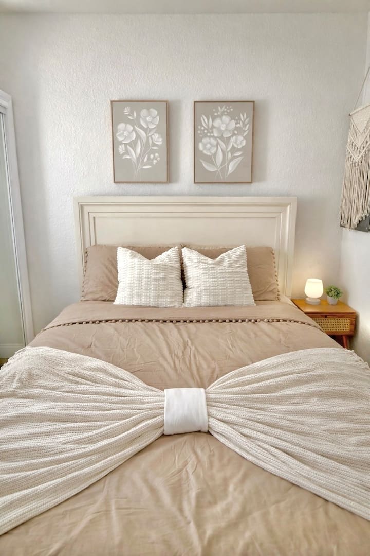 Boho Retreat Room Close To Bush Gardens & Yborcity - Tampa, FL