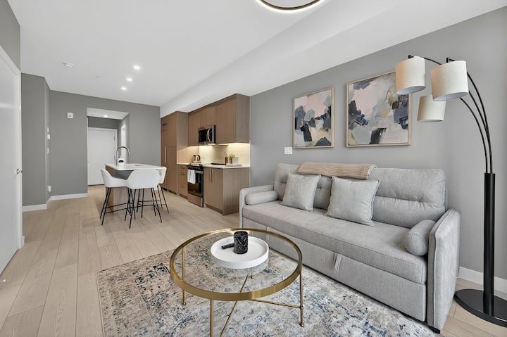 Luxury 2br | Near Stampede | Modern | Ac - Calgary