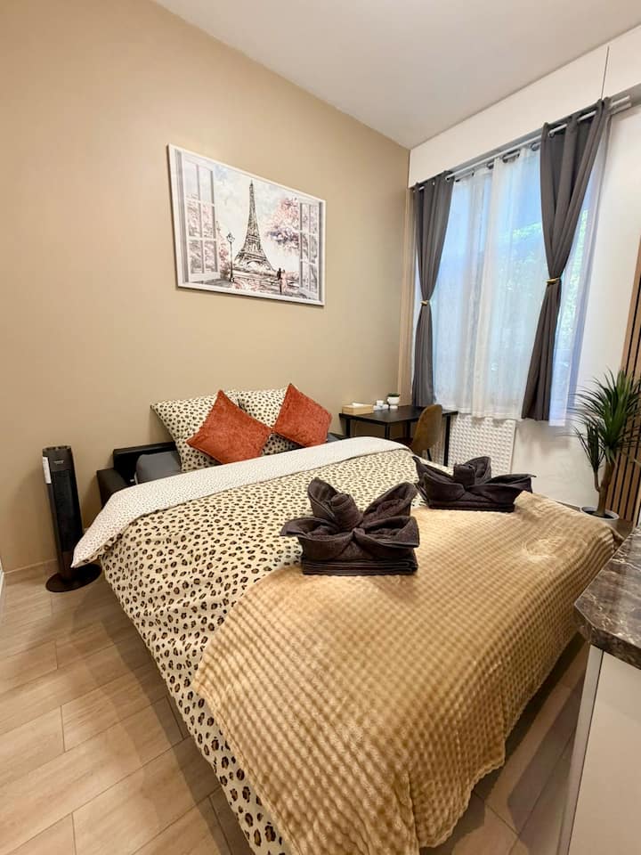 Chic Paris 13e Apt | Paris Center | Metro 6 & 7 - Place de la République