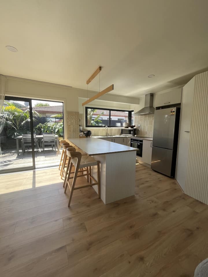 Relax & Unwind In This Tropical Oasis - Tauranga