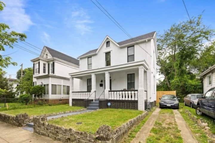 5br Dc Home Sleeps 14 | Pet-friendly - Clinton, MD