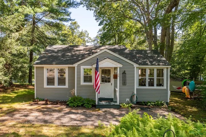 Knotty Pine Cottage - Colchester, CT