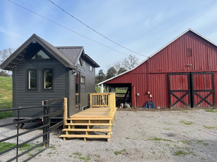 Tiny House Barn Side: Horses Welcome Near I-75 - Lexington, KY