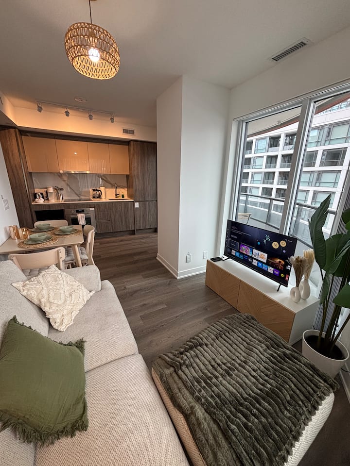 2br Condo In Downtown Toronto • Near Cn Tower - Toronto, ON