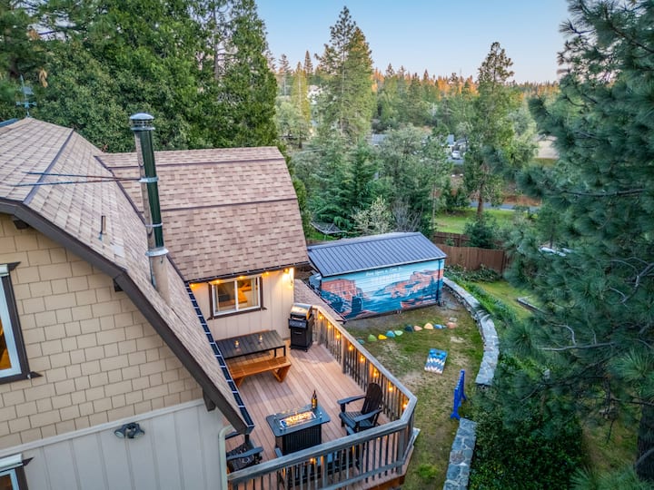 Family Cabin: Kids Playroom, Photo Mural, Pets Ok - Groveland, CA