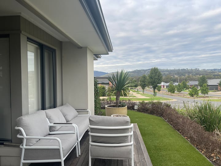 Warm Welcome To Leneva, Australia - Albury