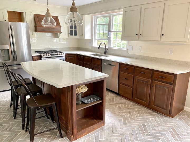 Treehouse Retreat - 12 Miles To Fifa - Milford, MA