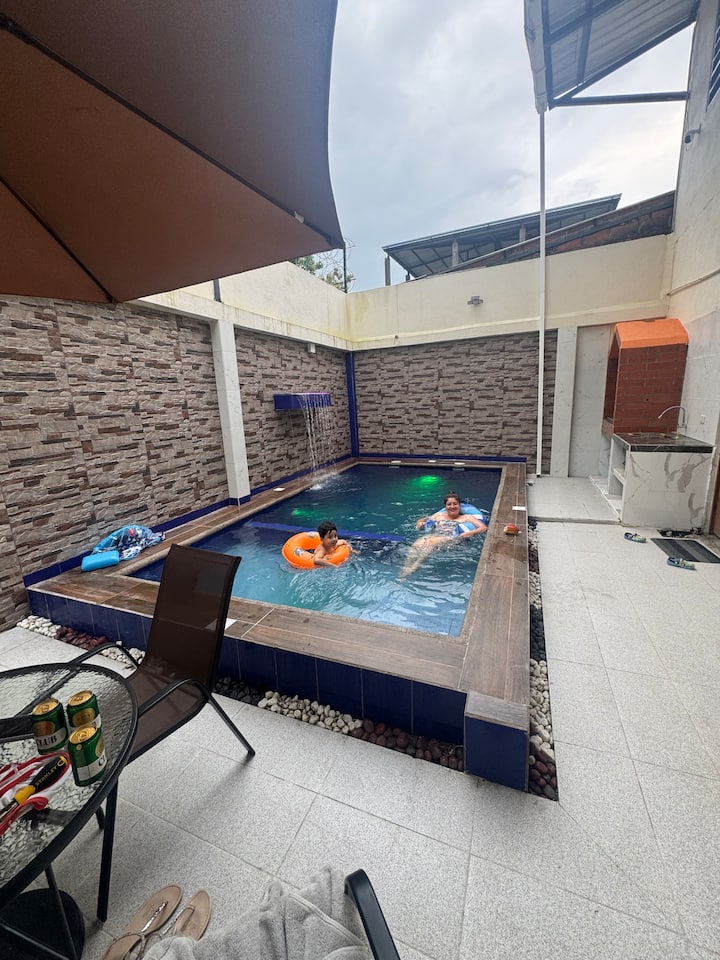 Casa Privada Con Piscina Y Zona Bbq - Cañar